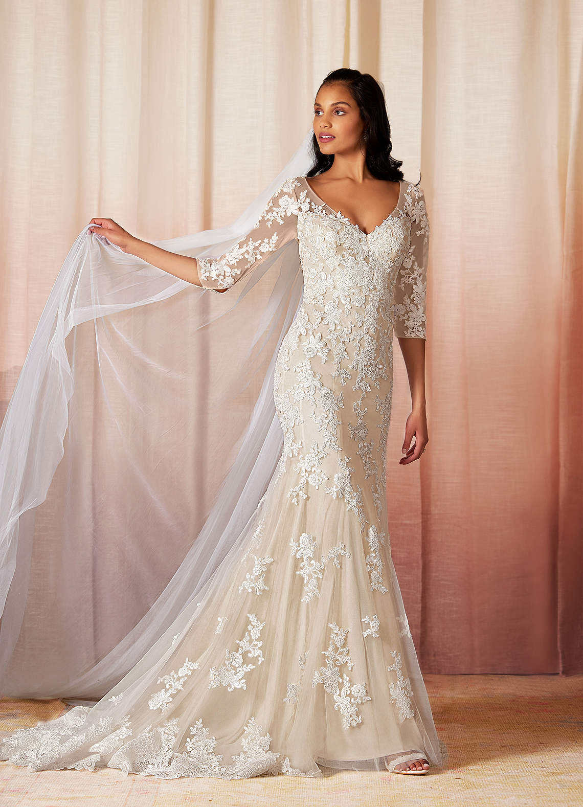 Diamond White/Sand Azazie Neela Mermaid V-Neck Lace Tulle Chapel Train ...